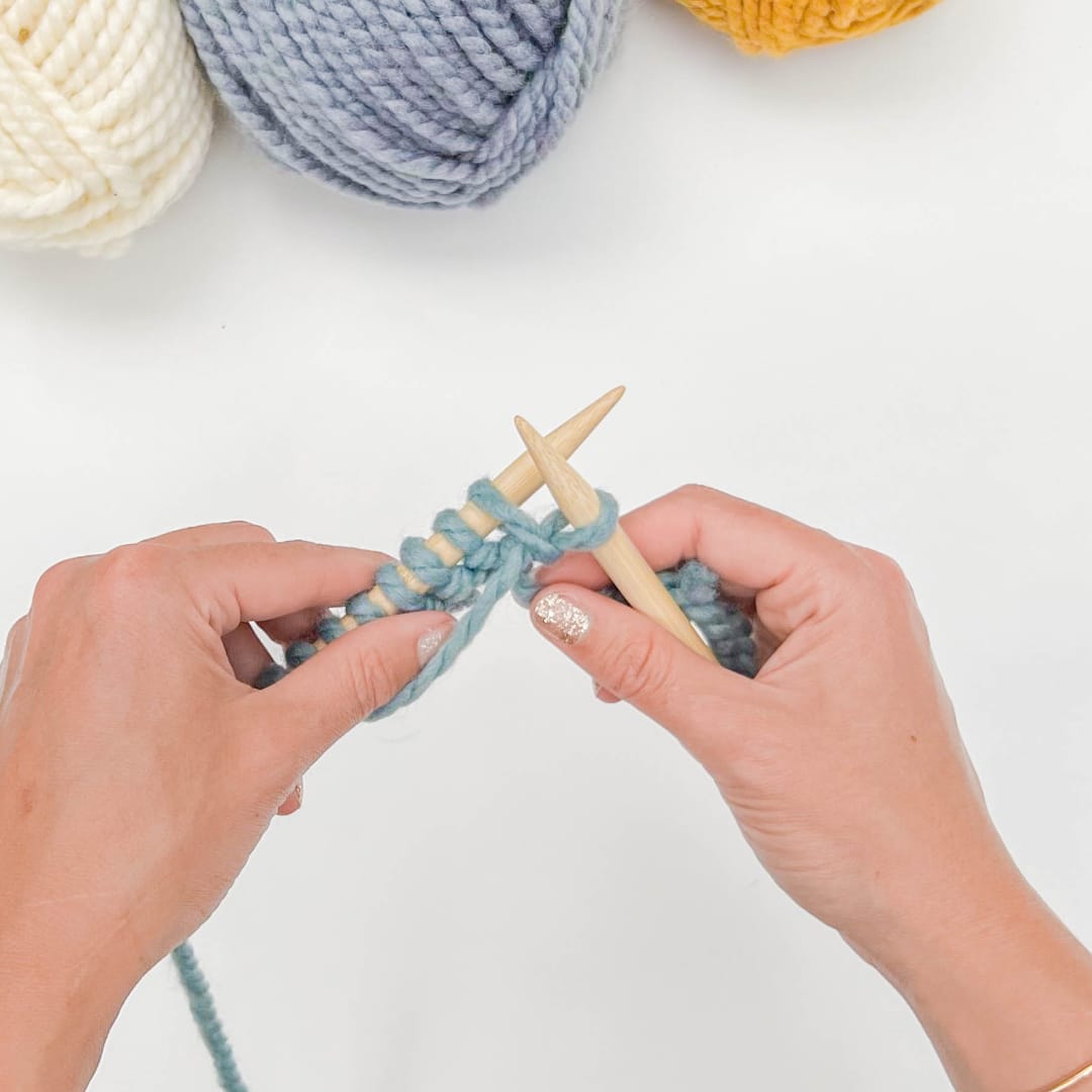 How to Knit the Stockinette Stitch [5 Easy Steps]
