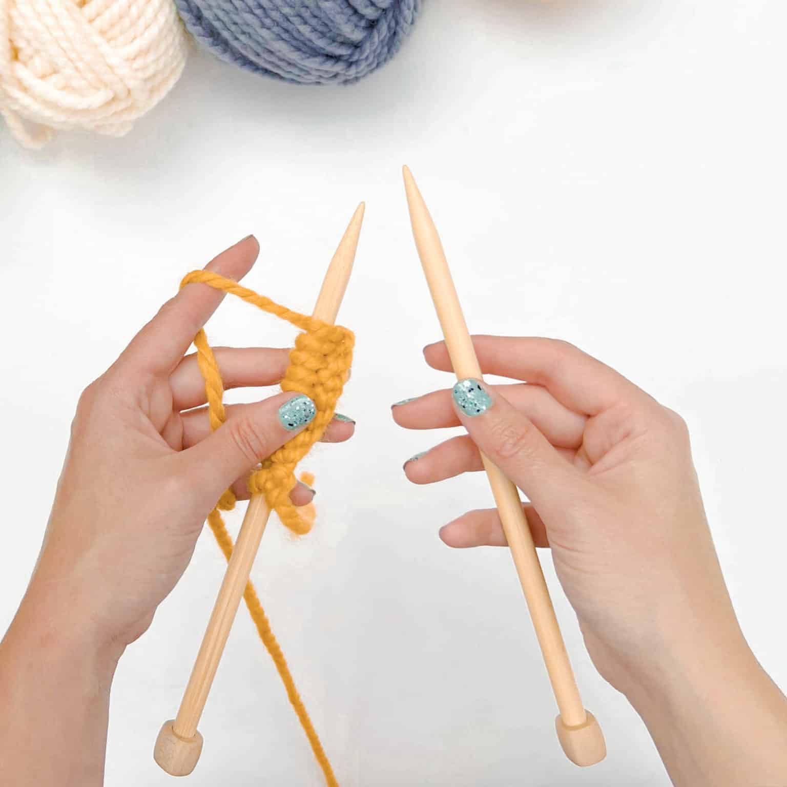 How to Knit Stitch for Beginners [5 Easy Steps]