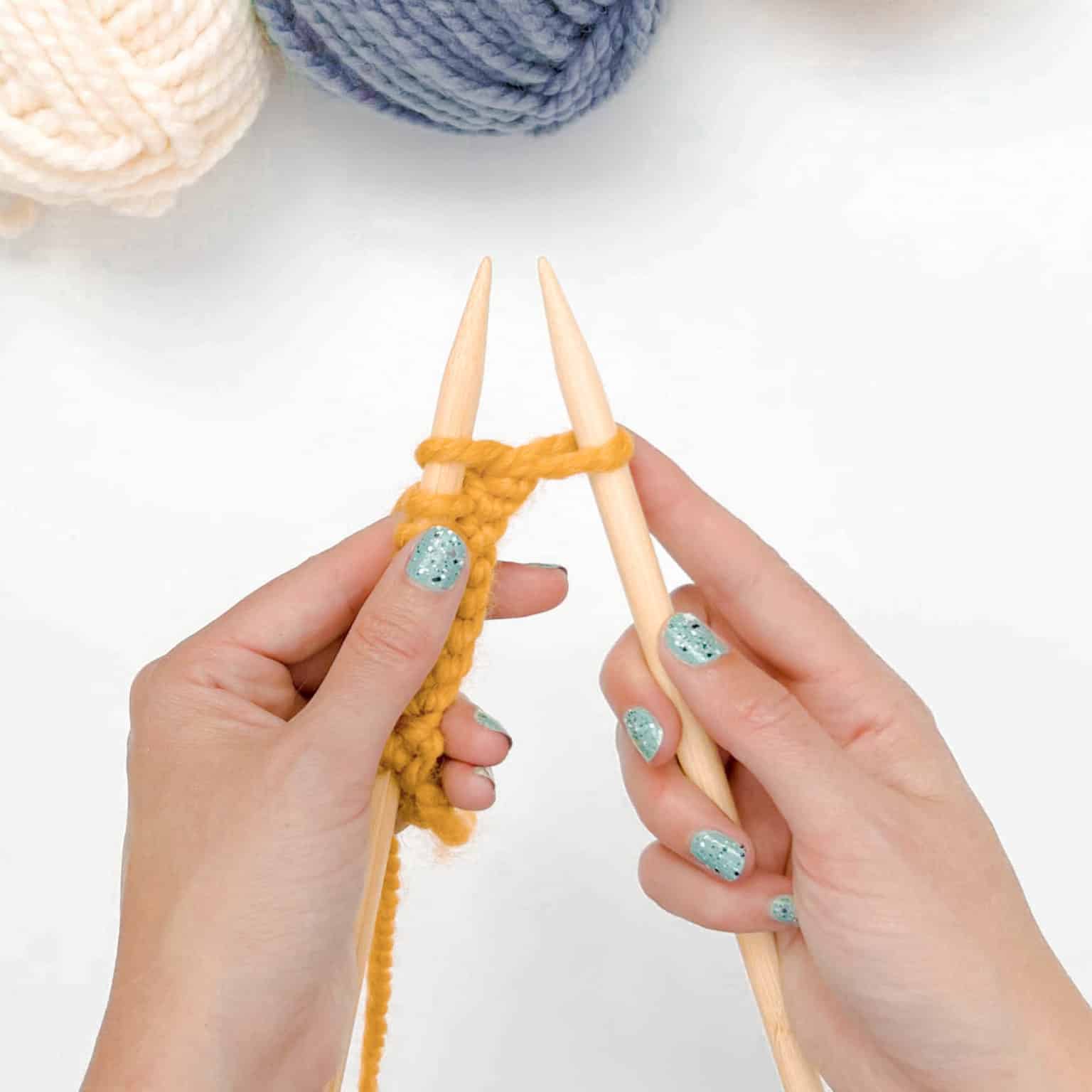 How to Knit Stitch for Beginners [5 Easy Steps]