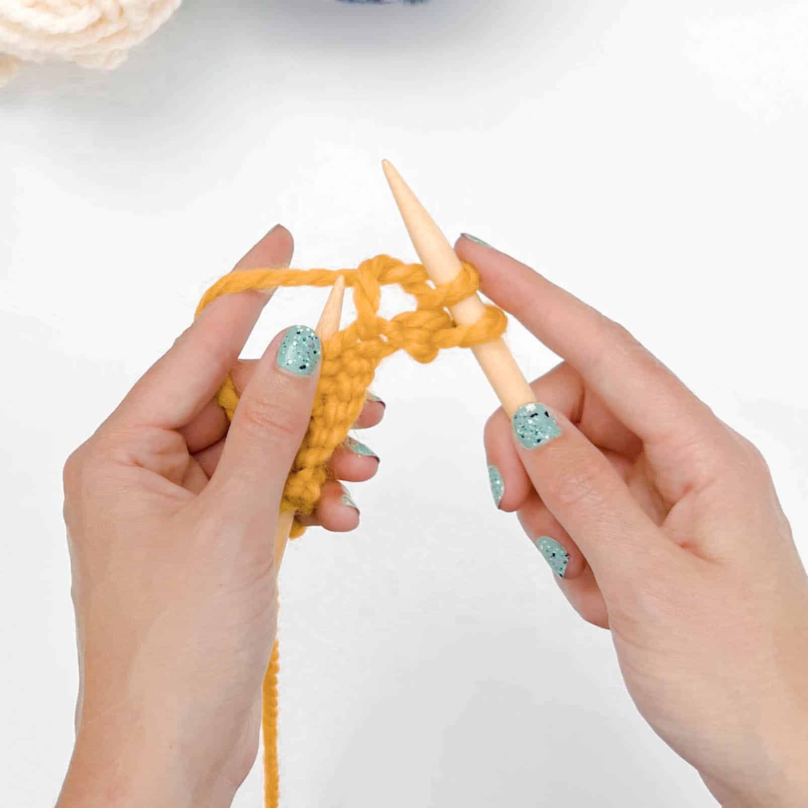 How to Knit Stitch for Beginners [5 Easy Steps]