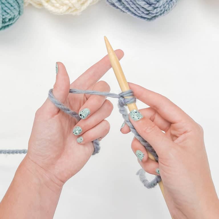 Backward Loop Cast On for Beginners [3 Quick Steps]