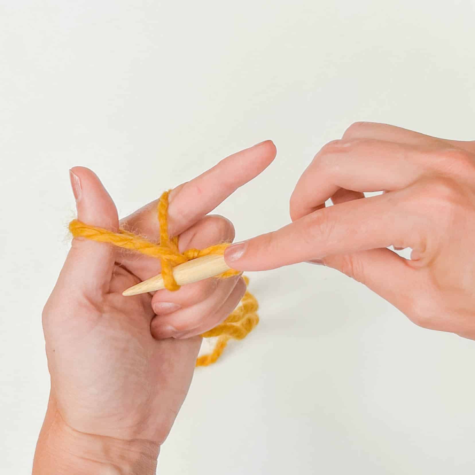 Long Tail Cast On Knitting Technique [7 Easy Steps]