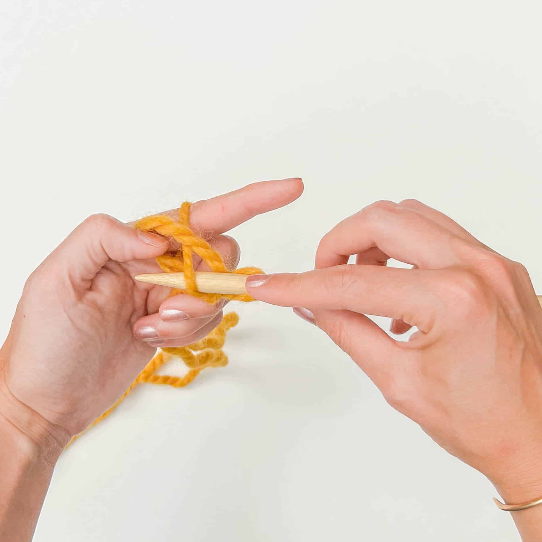 Long Tail Cast On Knitting Technique [7 Easy Steps]