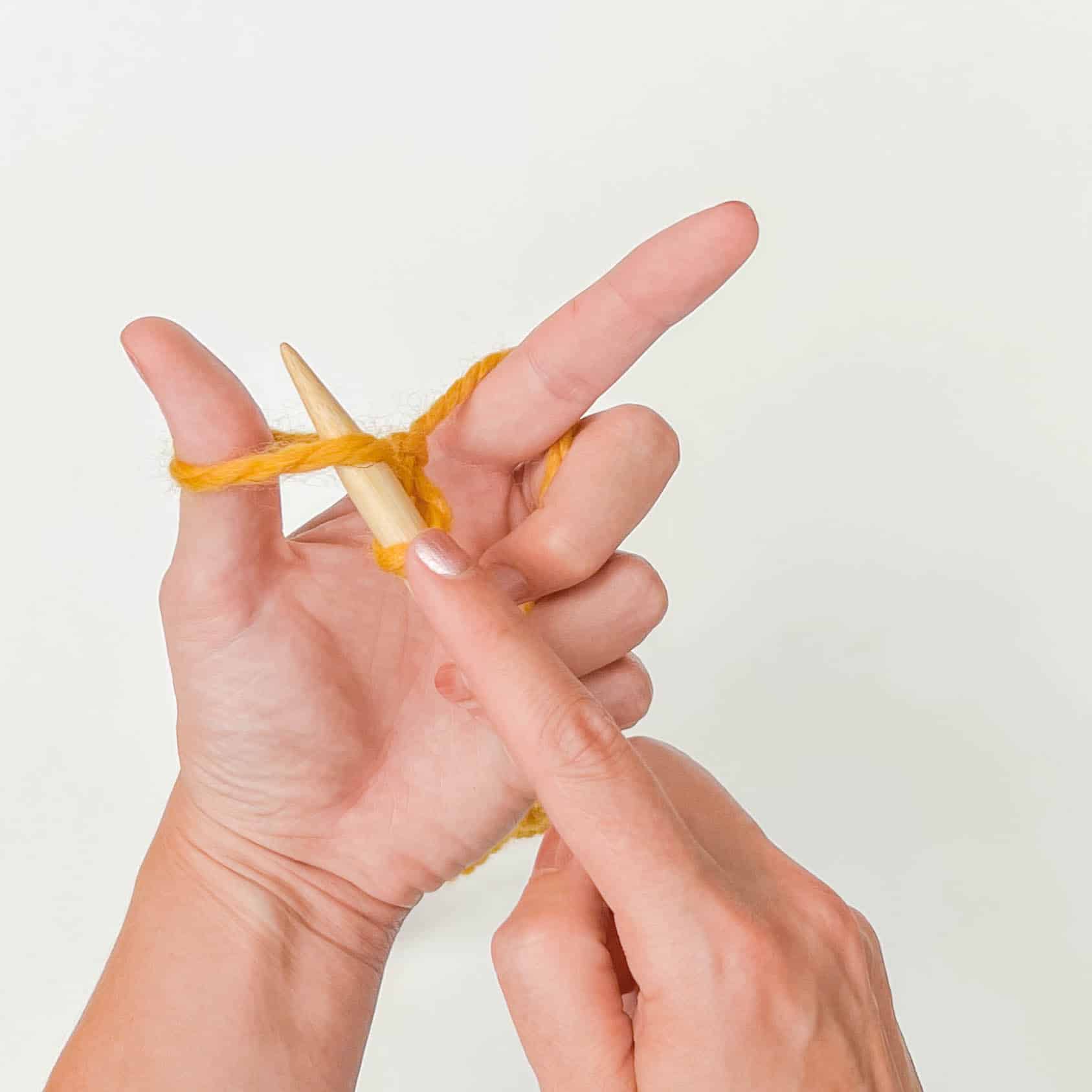 Long Tail Cast On Knitting Technique [7 Easy Steps]