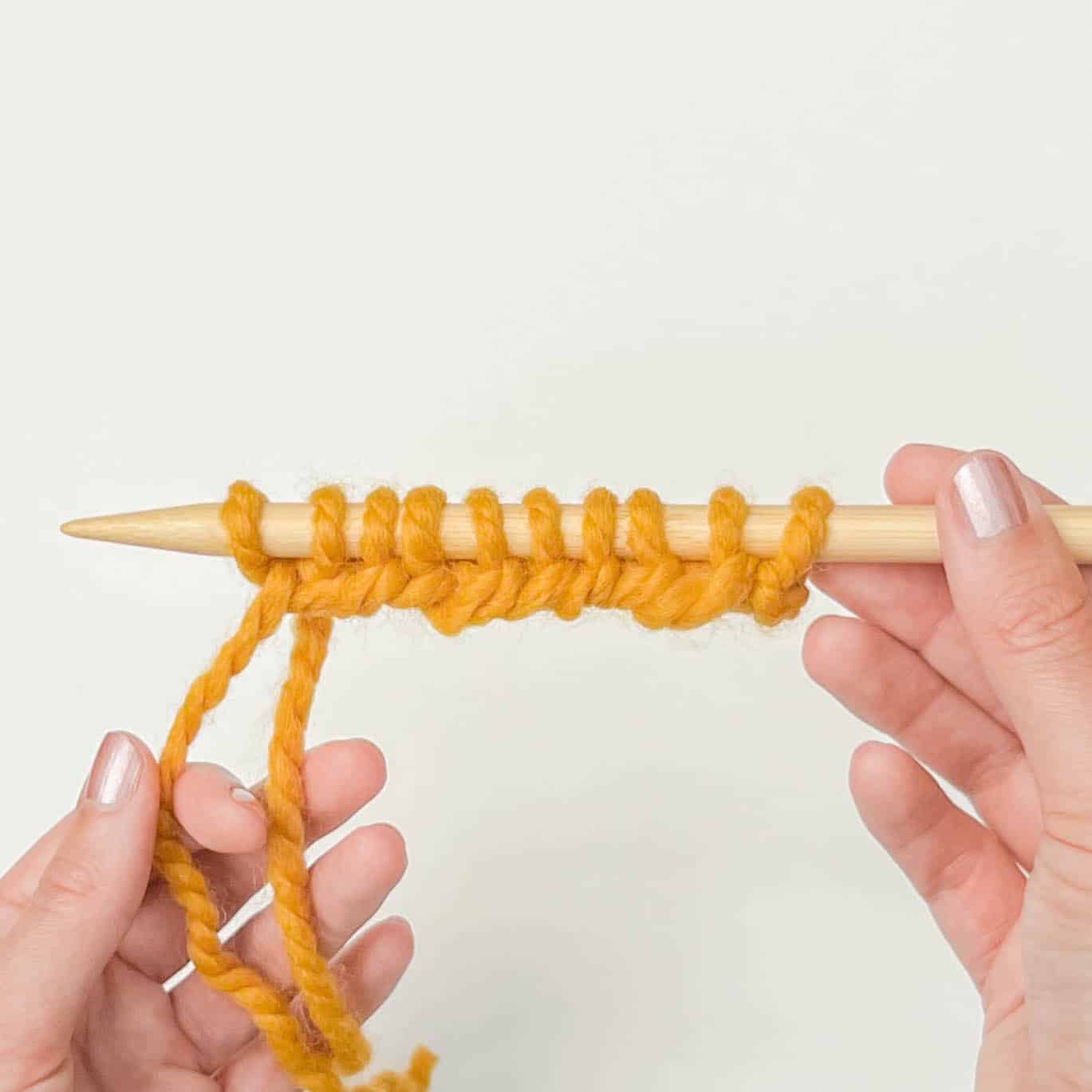 Long Tail Cast On Knitting Technique [7 Easy Steps]