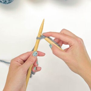 Knitted Cast On for Beginners [5 Easy Steps]