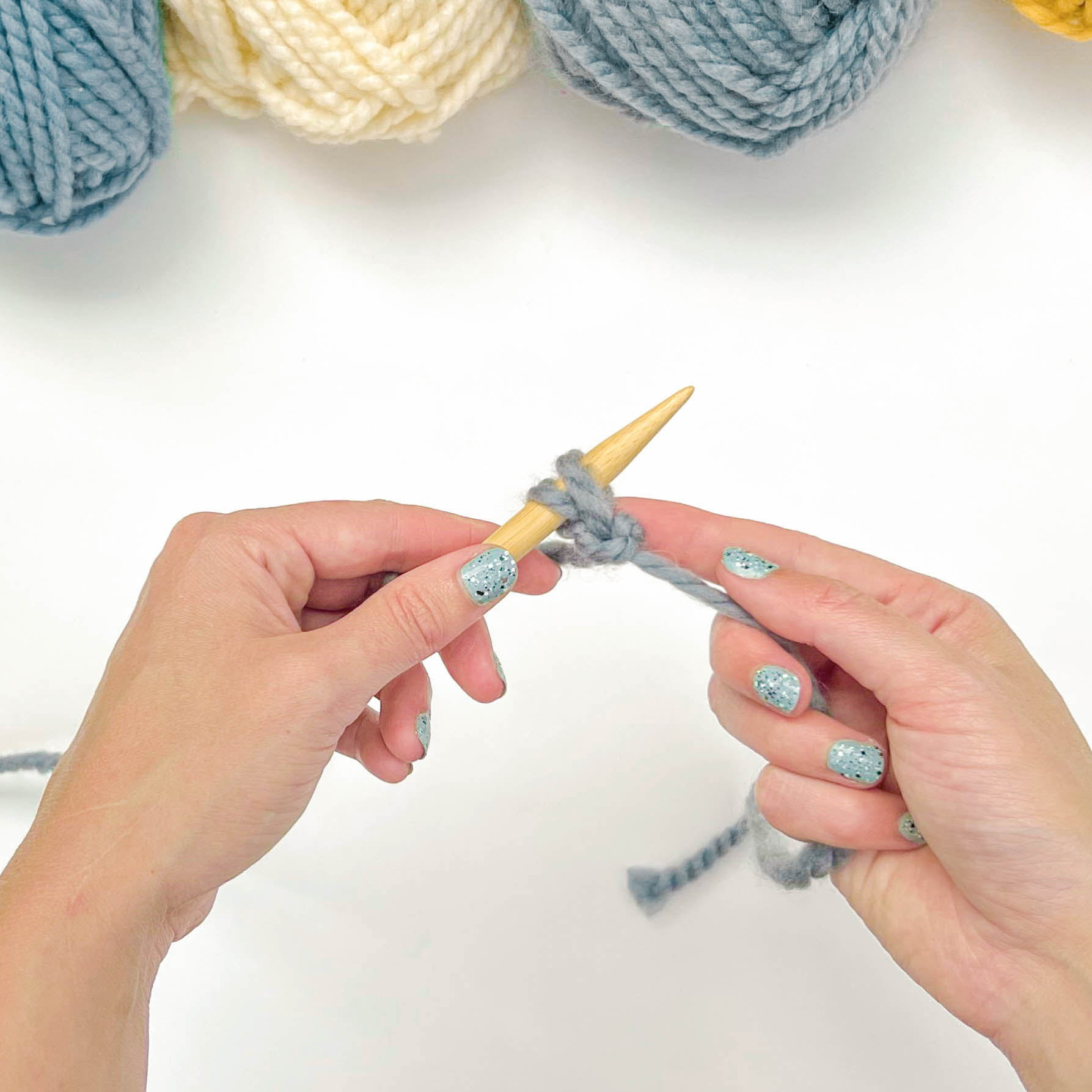Knitted Cast On for Beginners [5 Easy Steps]