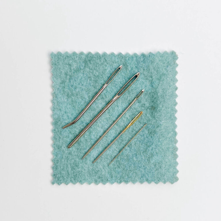Knitting Hack: How to Thread a Yarn Needle [5 Easy Steps]