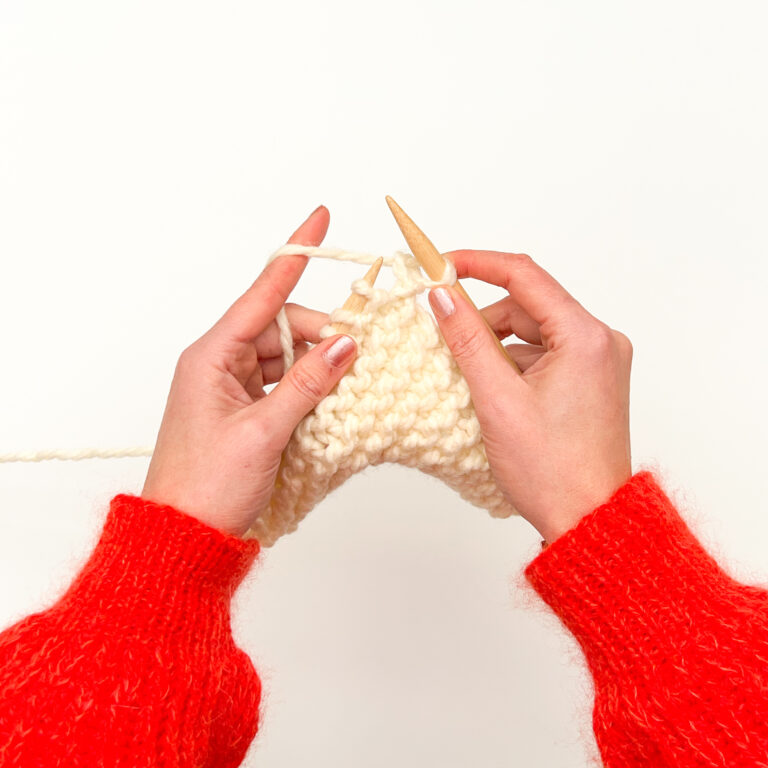 Continental Knitting vs English [2 Best Beginner Techniques]
