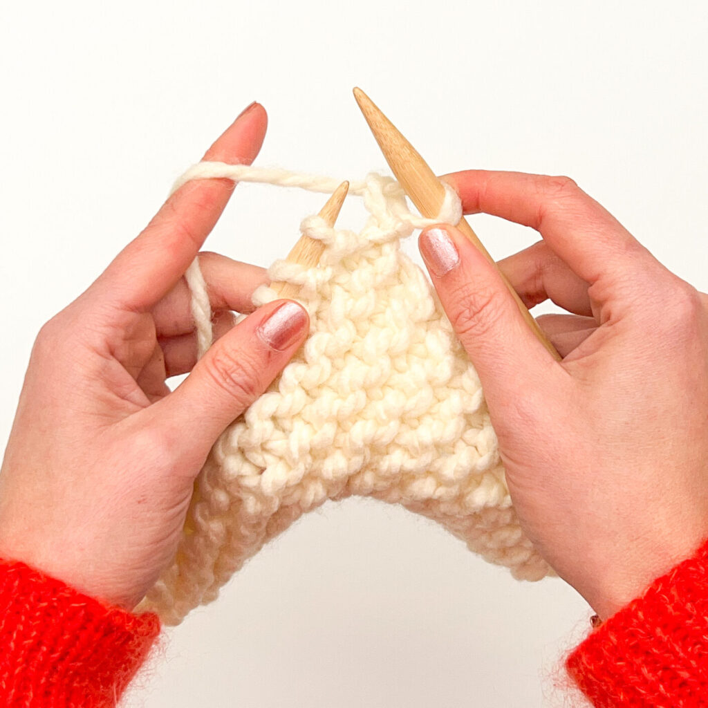 Continental Knitting vs English [2 Best Beginner Techniques]