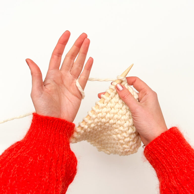 Continental Knitting vs English [2 Best Beginner Techniques]