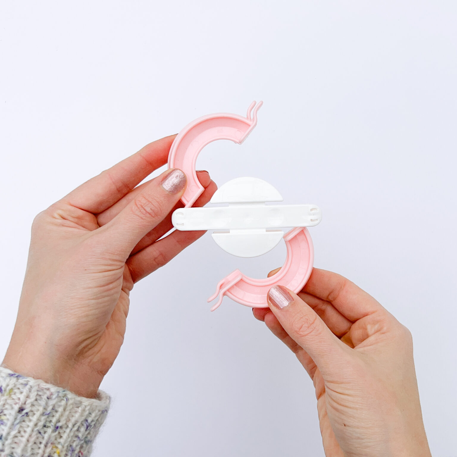 How to Make a Pom Pom in 10 Easy Steps Perfectly Every Time!