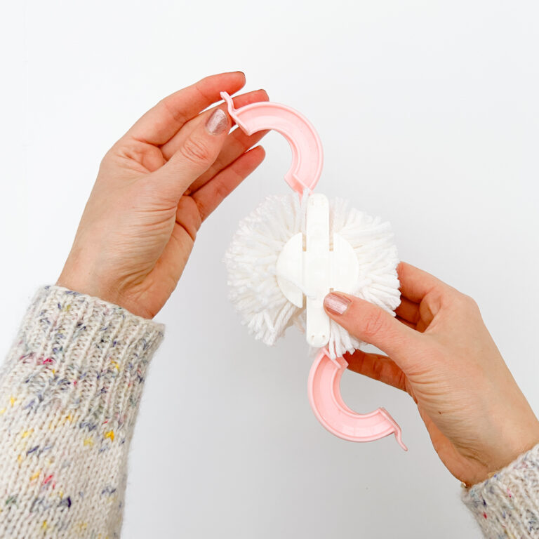 How to Make a Pom Pom in 10 Easy Steps Perfectly Every Time!