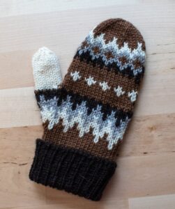 Mitten Pattern Round Up [12 Free Knitting Patterns]