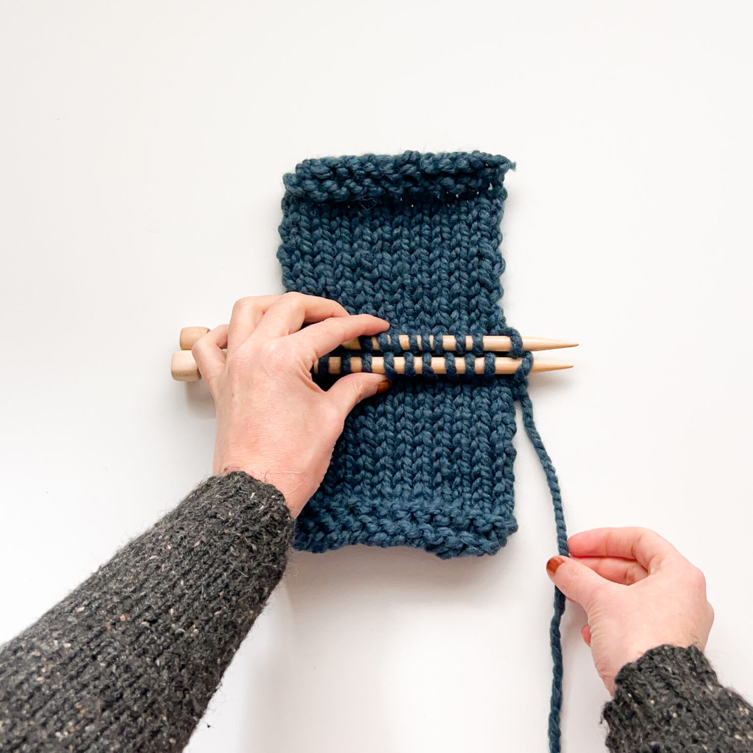 3 Needle Bind Off: Seaming Knit Projects [2 Easy Ways]