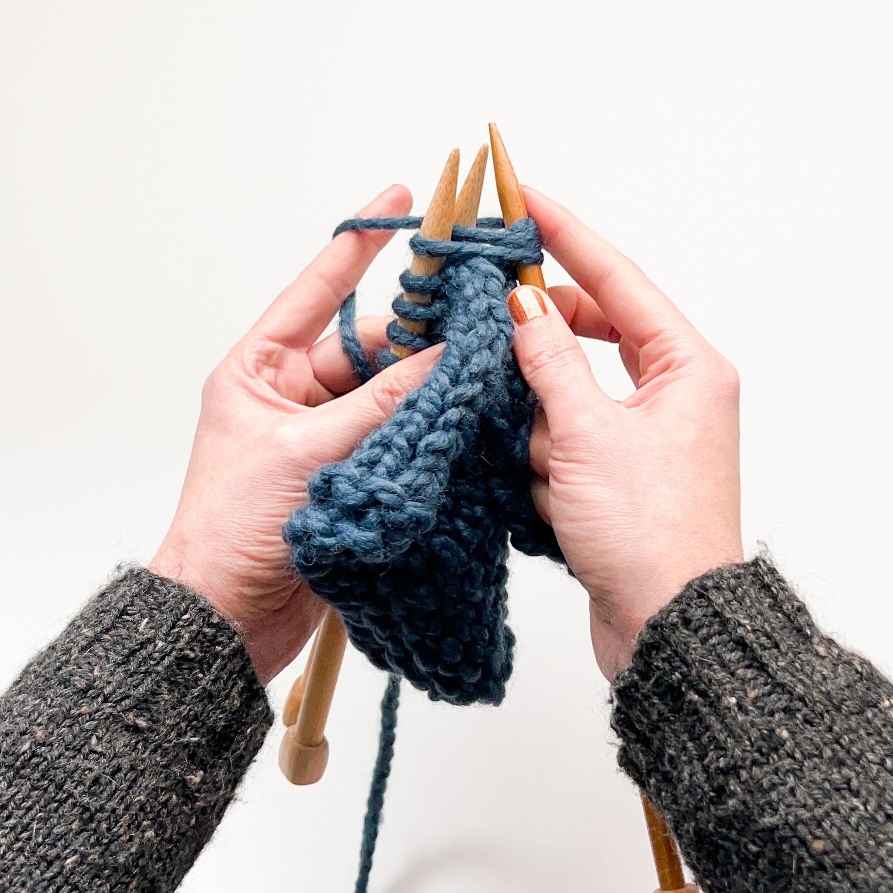 3 Needle Bind Off: Seaming Knit Projects [2 Easy Ways]