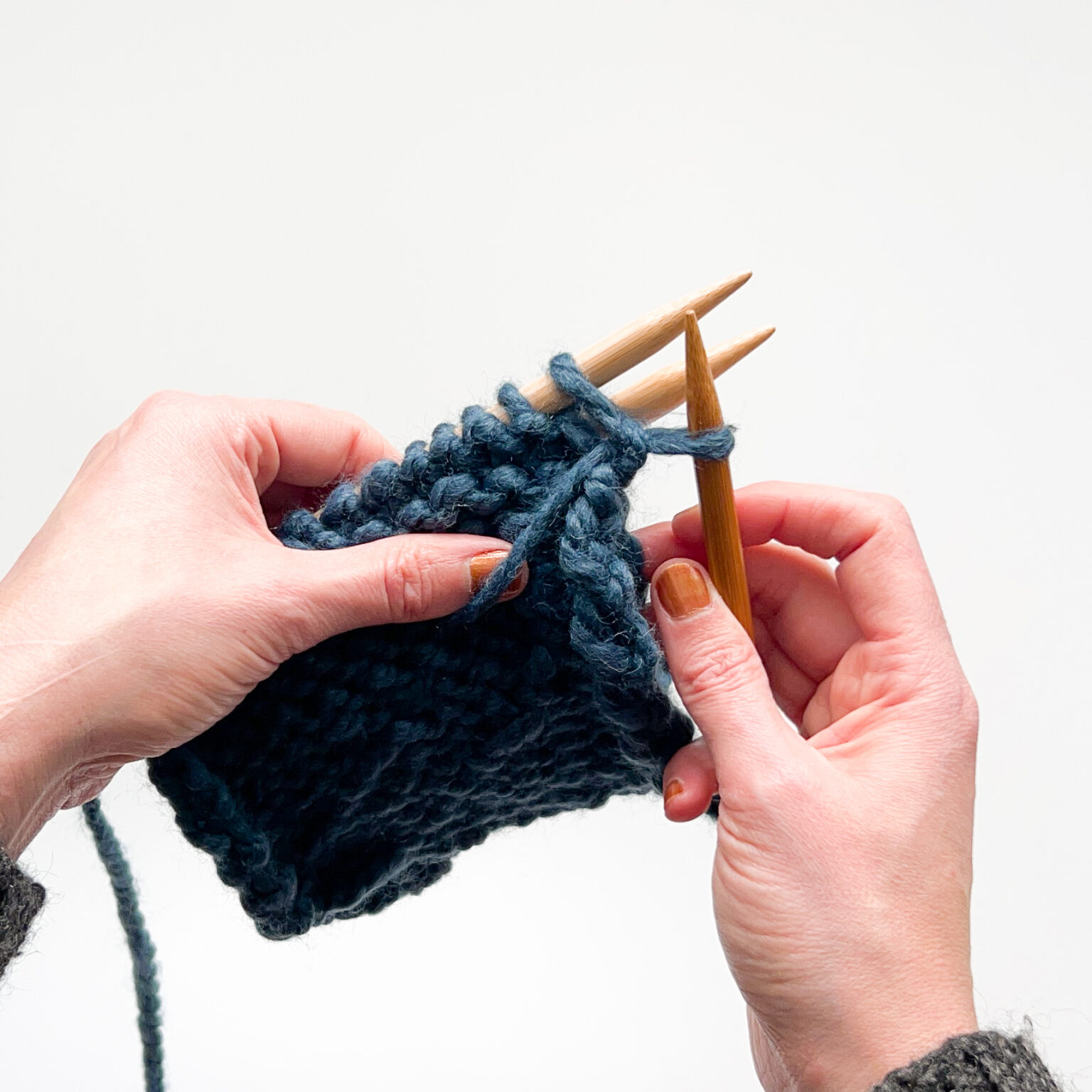 3 Needle Bind Off: Seaming Knit Projects [2 Easy Ways]