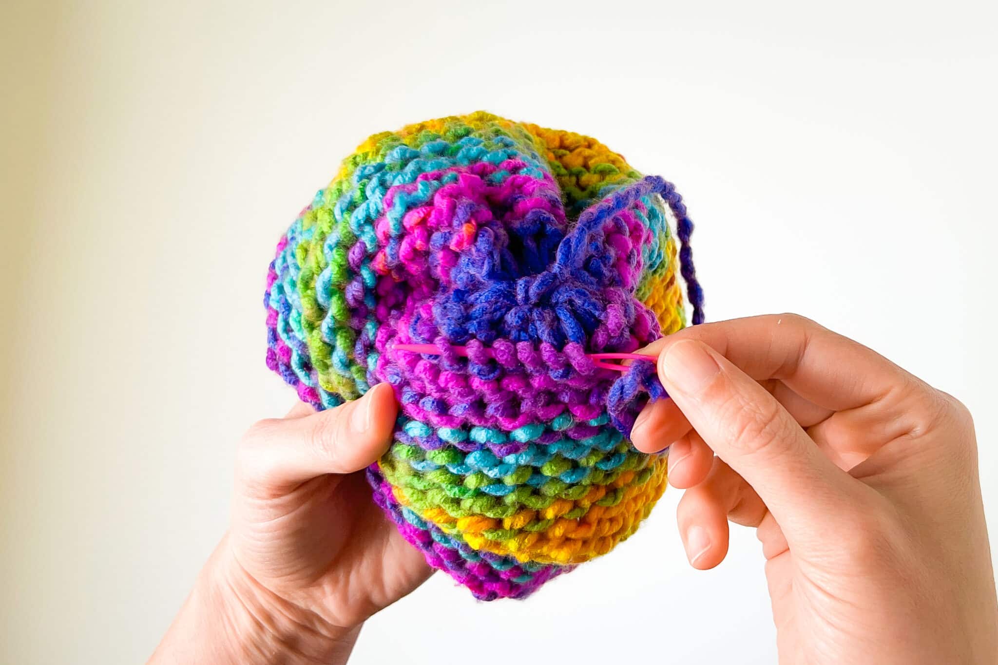 Loom Knitting Tutorial: The E-Wrap Cast On in 3 Easy Steps!