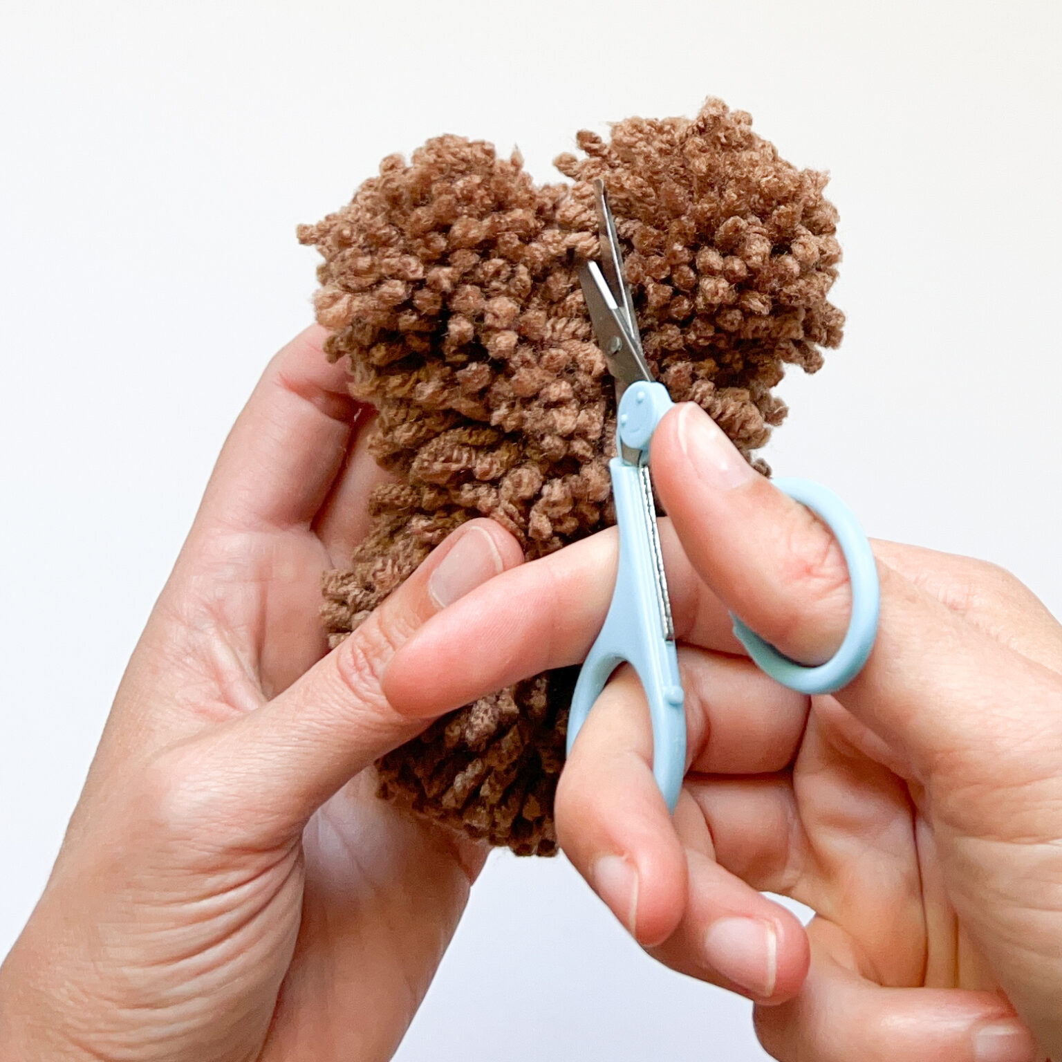 How to Make 3 Easy Yarn Animals - BeKnitting Pom Pom Kit