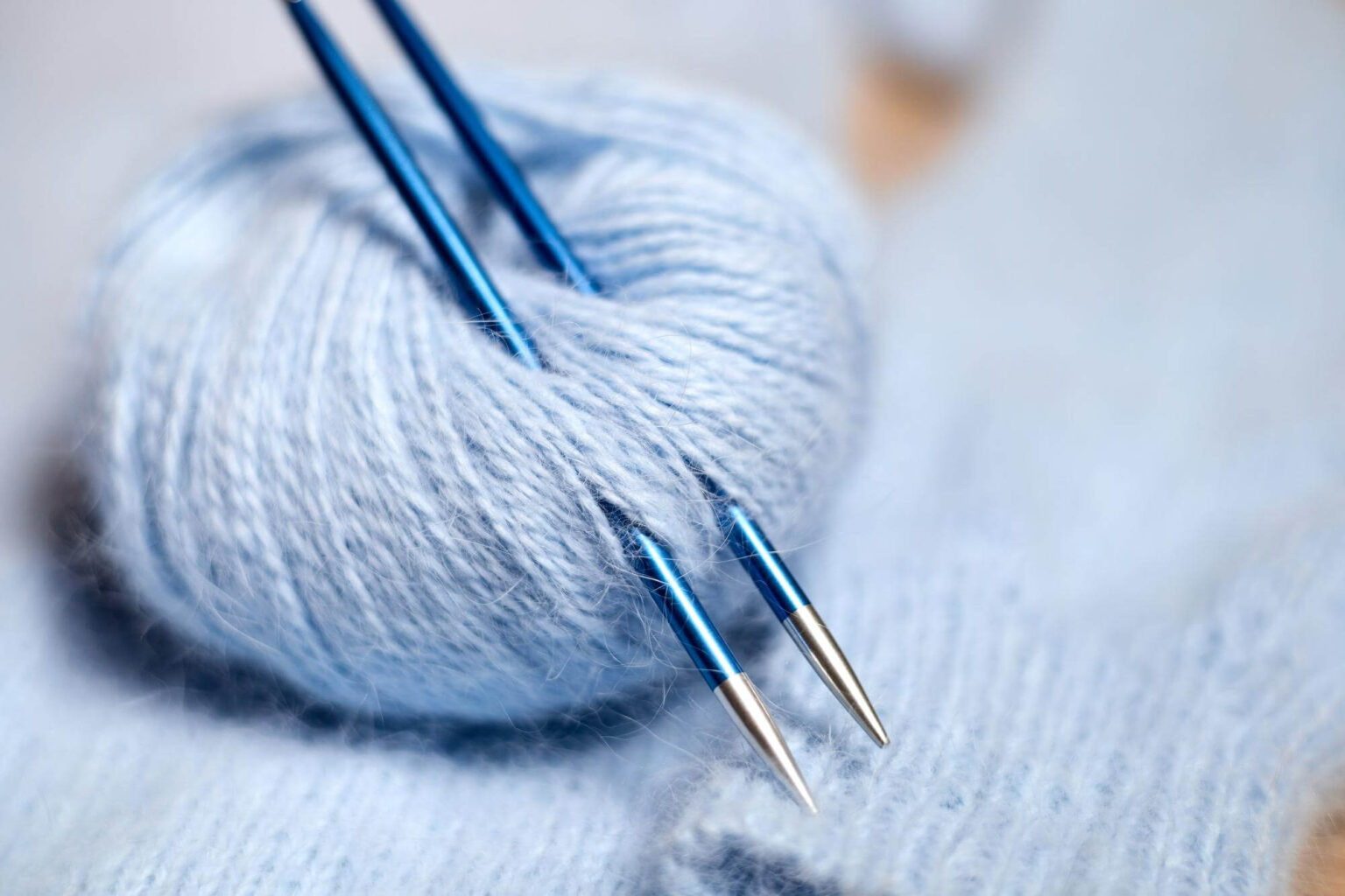 Knitting Needles for Beginners: Types, Material, Pros & Cons