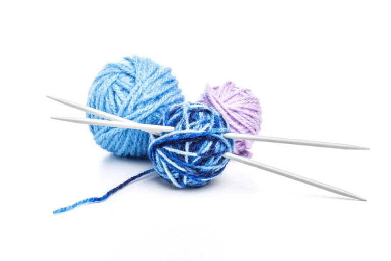 Knitting Needles for Beginners: Types, Material, Pros & Cons
