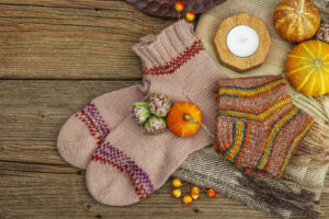 How to Loom Knit Socks [+7 Free Patterns!] - Knitting.com