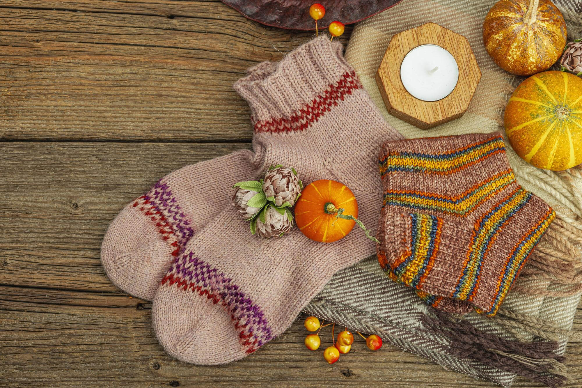 How to Loom Knit Socks [+7 Free Patterns!] - Knitting.com