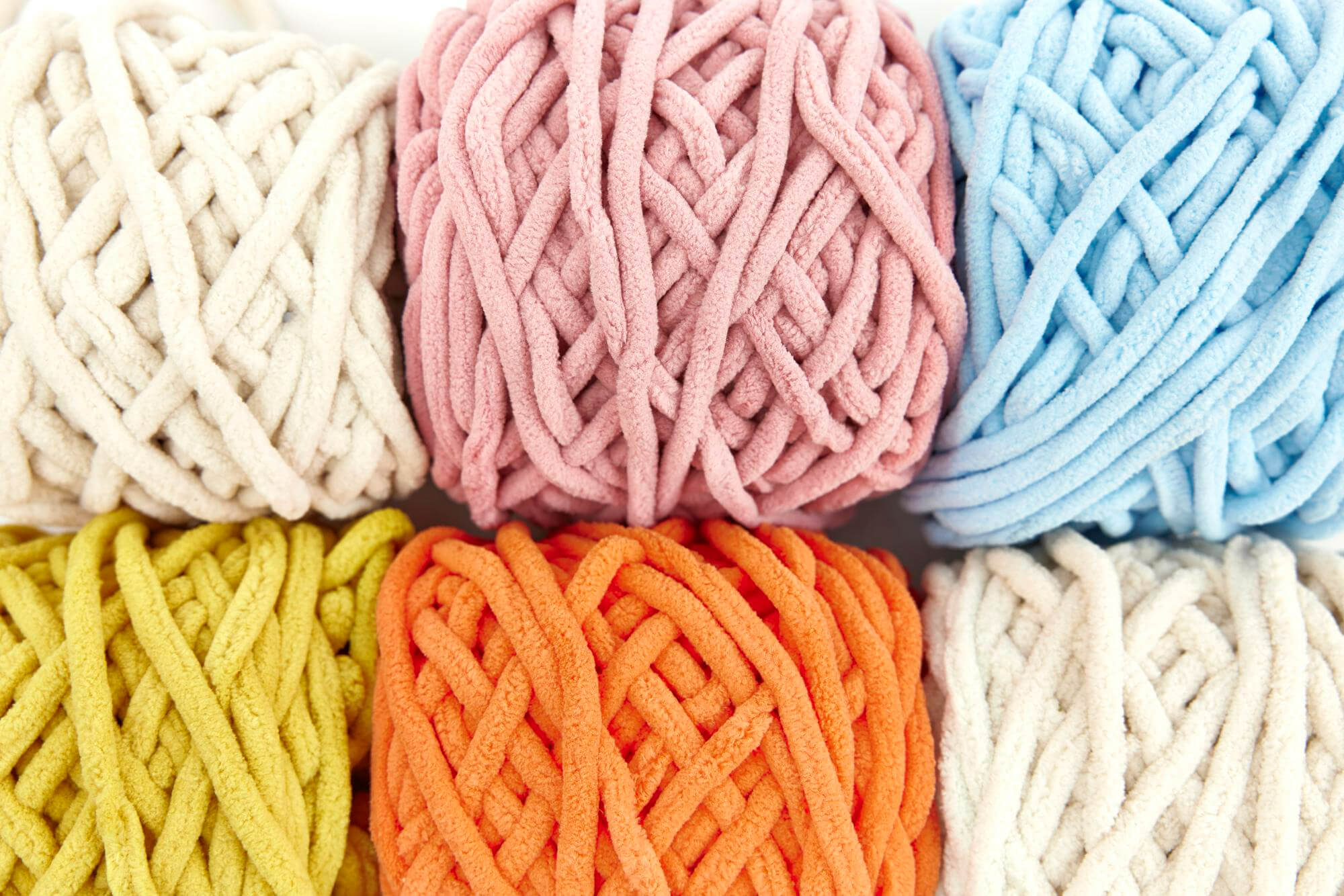 How to Finger Knit a Blanket: Easy 5-Step Tutorial! - Knitting.com