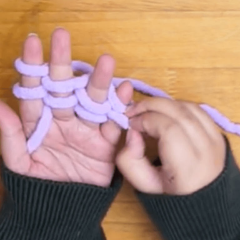 How to Finger Knit a Blanket: Easy 5-Step Tutorial! - Knitting.com