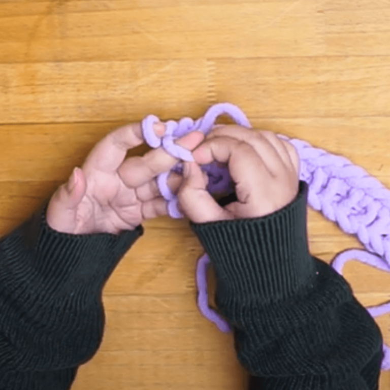 How to Finger Knit a Blanket: Easy 5-Step Tutorial! - Knitting.com