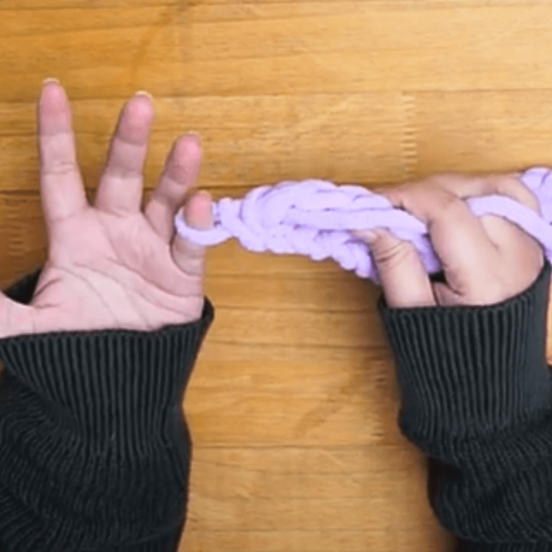 How to Finger Knit a Blanket: Easy 5-Step Tutorial! - Knitting.com