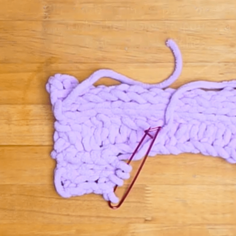 How to Finger Knit a Blanket: Easy 5-Step Tutorial! - Knitting.com