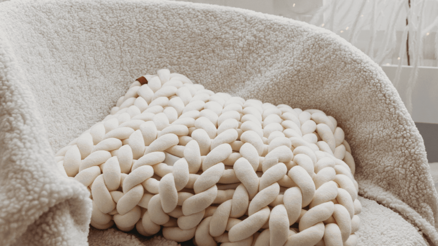 10 Free Chunky Knitted Pillow Patterns [Plus New Exclusive Knitting ...